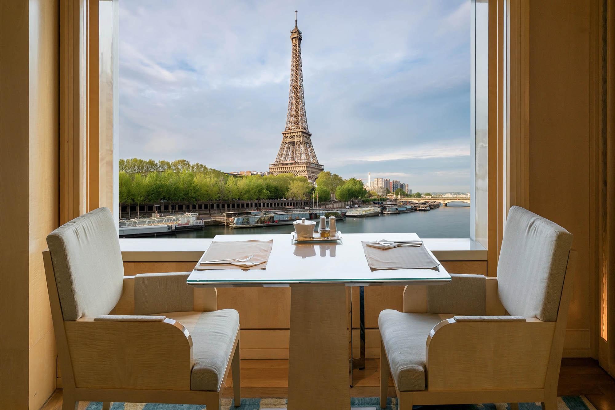 GOURMET DINNER AND PARIS-BY-NIGHT TOUR - Paris Best Way