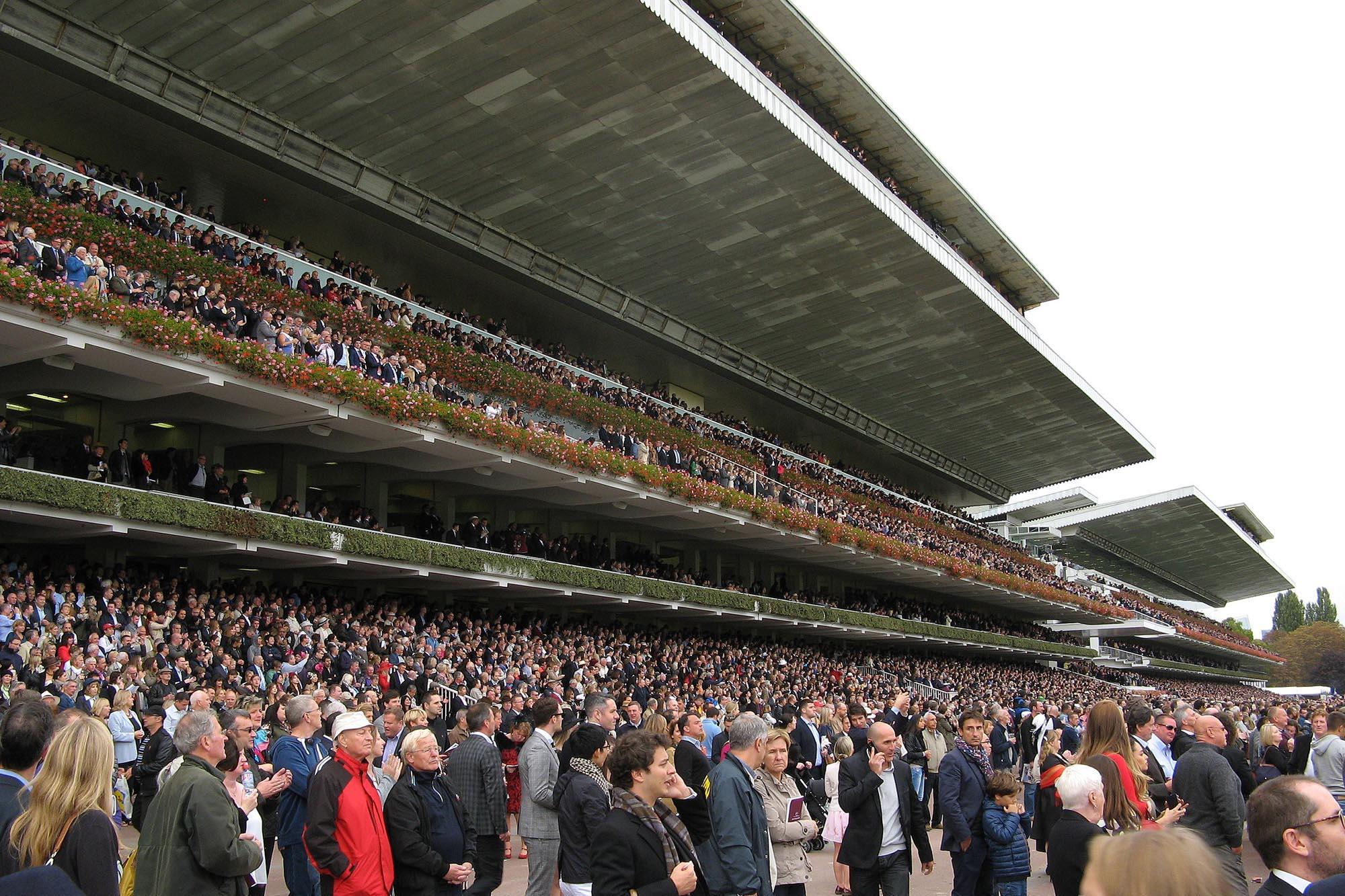 THE LONGCHAMP RACECOURSE - Paris Best Way